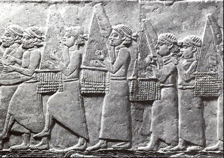 Par le terme Sabbeka, la Sambuca serait d'origine babylonienne